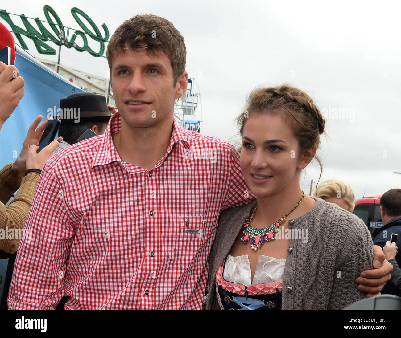 München, Deutschland. 6. Oktober 2013. Bayern Thomas Mueller und seine ... München, Deutschland. 6. Oktober 2013. Bayern Thomas Mueller und seine ...