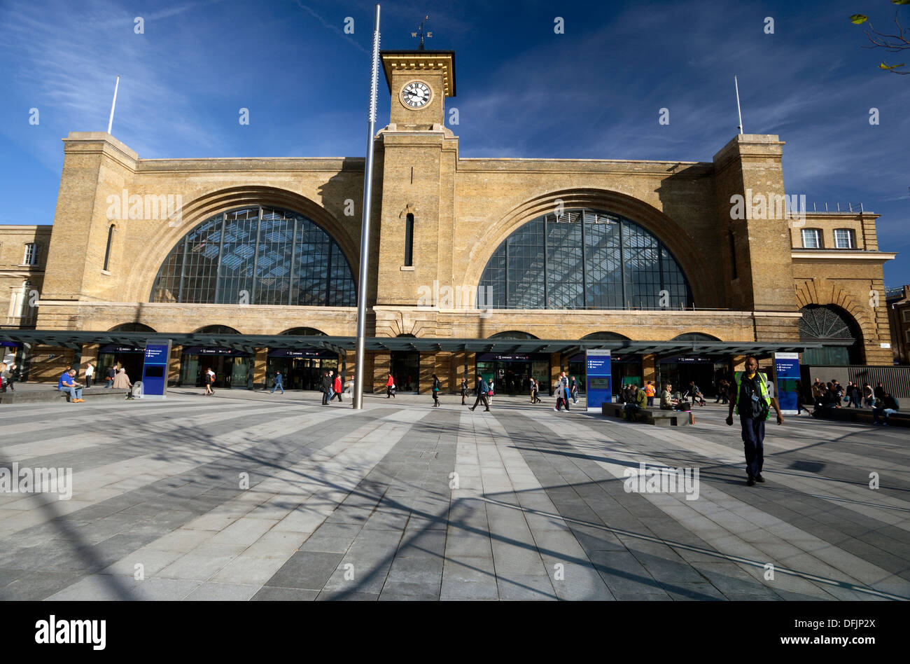 Kings Cross Bahnhof und Kings Cross Square, London Stockfotografie - Alamy