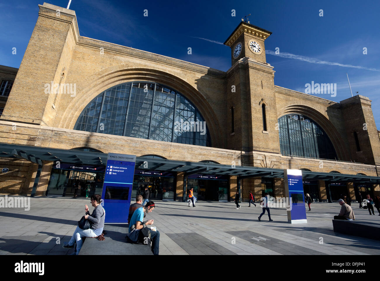 Kings Cross Bahnhof und Kings Cross Square, London Stockfotografie - Alamy
