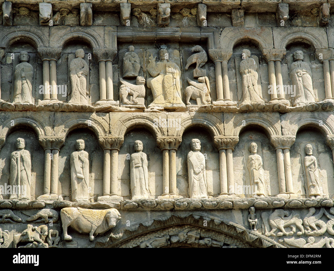 Romanik skulptur -Fotos und -Bildmaterial in hoher Auflösung – Alamy