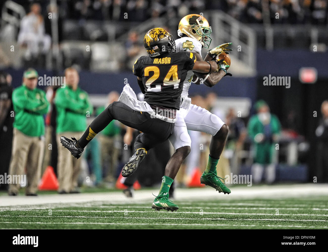 Notre Dame Fighting Irish Wide Receiver DaVaris Daniels (10) versucht ...