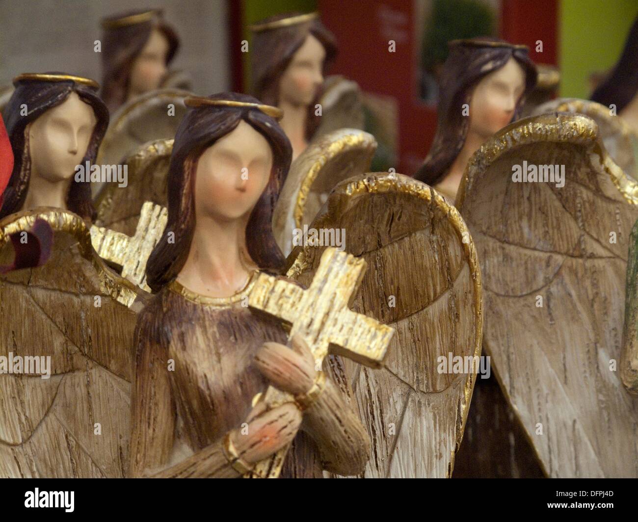 Angel figurines -Fotos und -Bildmaterial in hoher Auflösung – Alamy