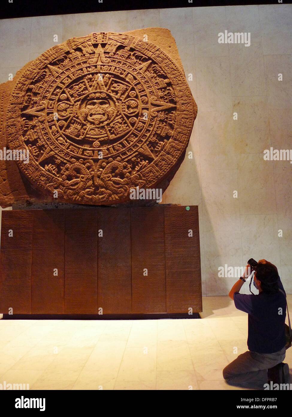 Calendario Azteca o Piedra del Sol). Museo Nacional de Antropologia ...