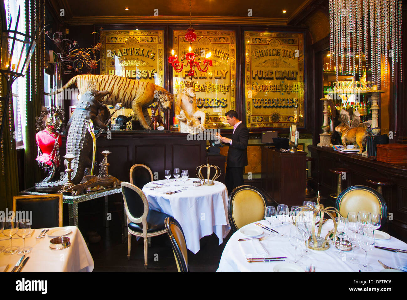 Trois garcons -Fotos und -Bildmaterial in hoher Auflösung – Alamy