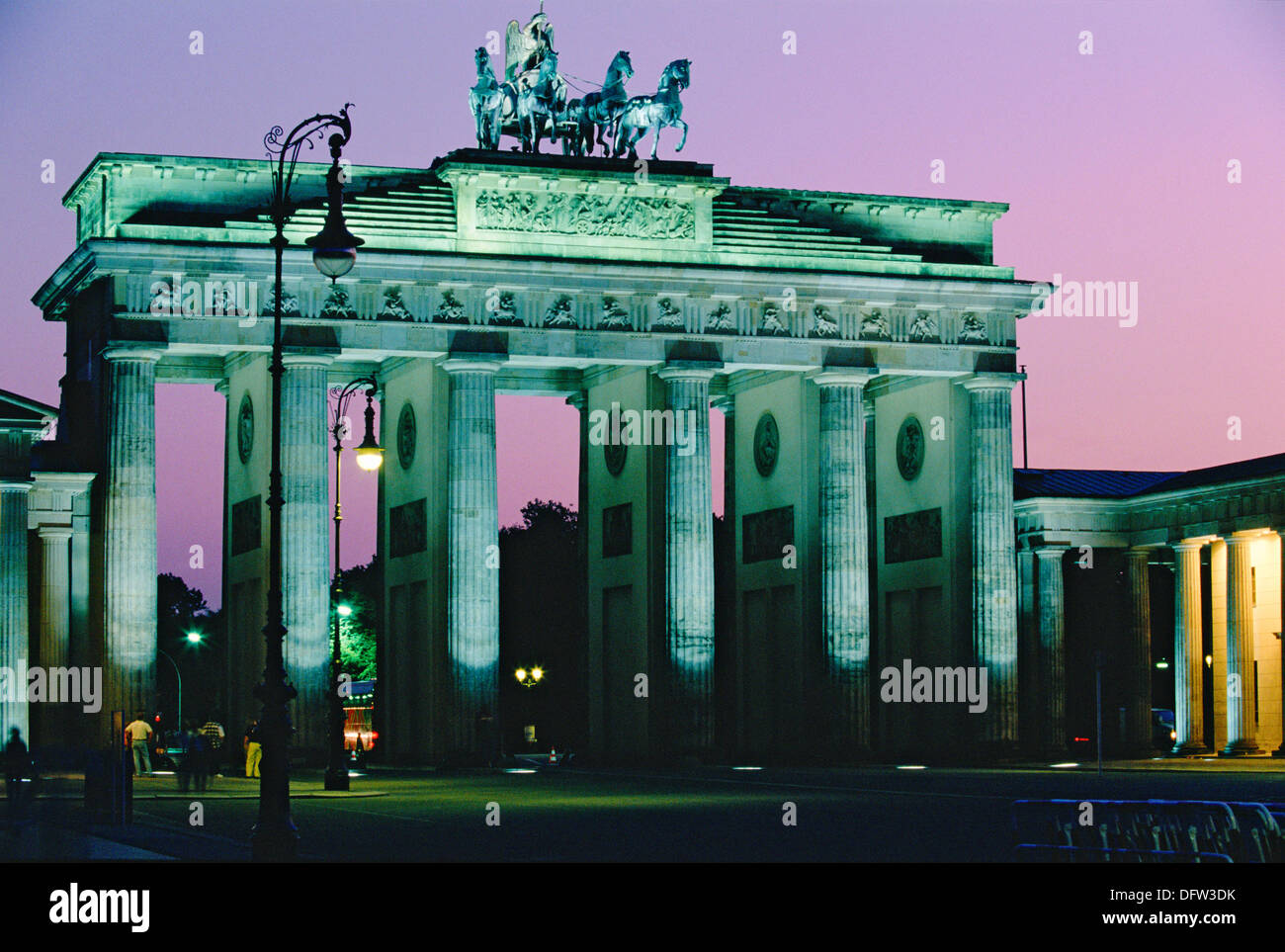 Brandenburger tor dorisch -Fotos und -Bildmaterial in hoher Auflösung ...