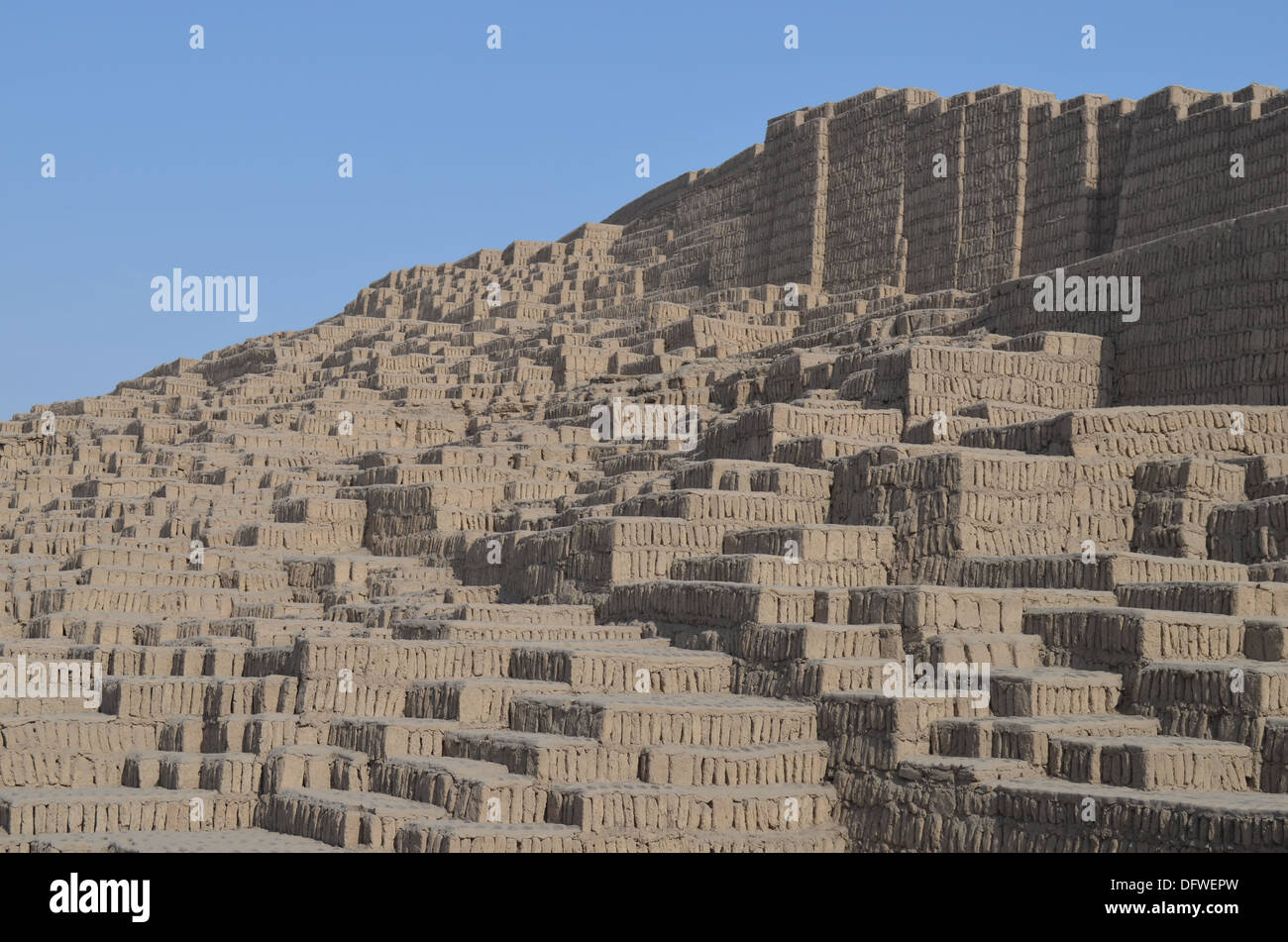 Huaca puclana lima -Fotos und -Bildmaterial in hoher Auflösung – Alamy