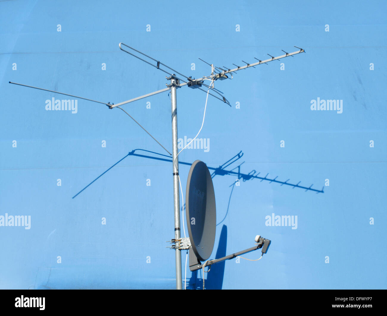 Sat schuessel -Fotos und -Bildmaterial in hoher Auflösung – Alamy