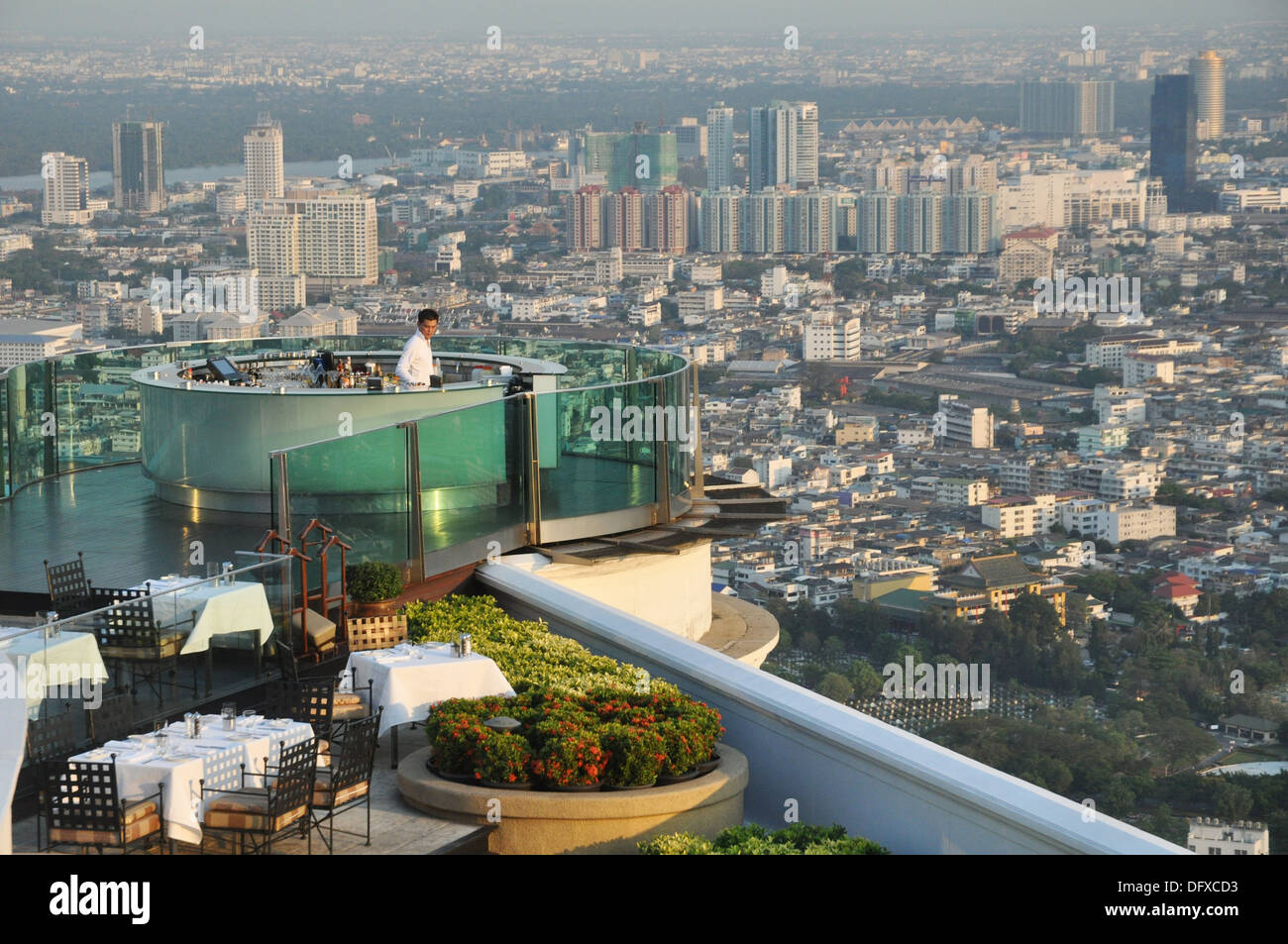Sky bar auf dem dach des state tower -Fotos und -Bildmaterial in hoher ...