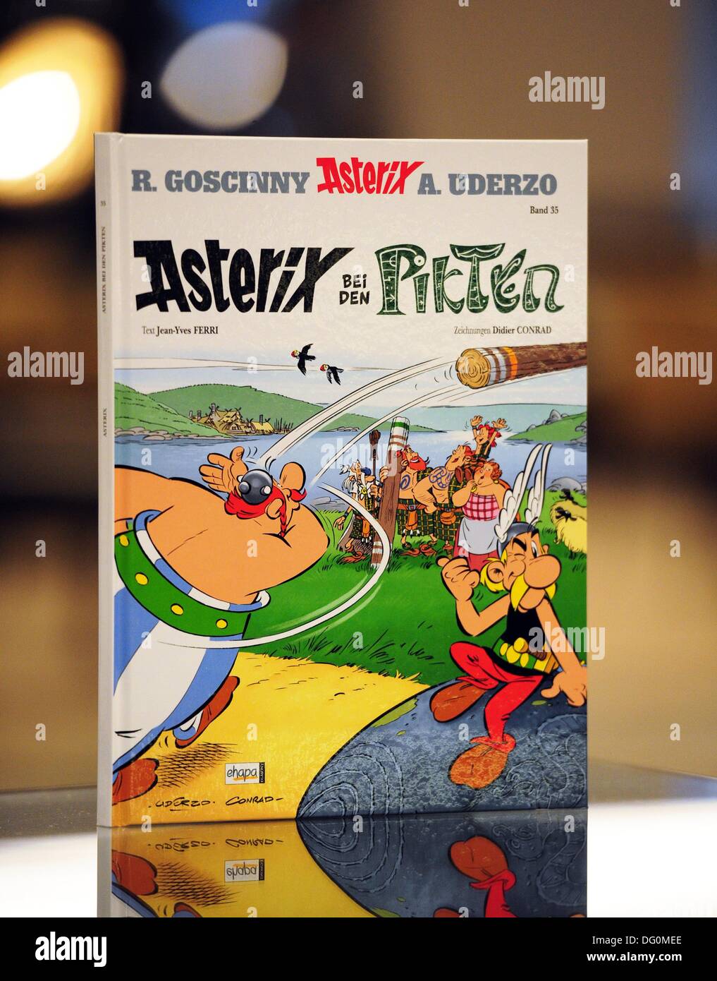 Frankfurt Main, Deutschland. 11. Oktober 2013. Der neue Asterix-Comic ...