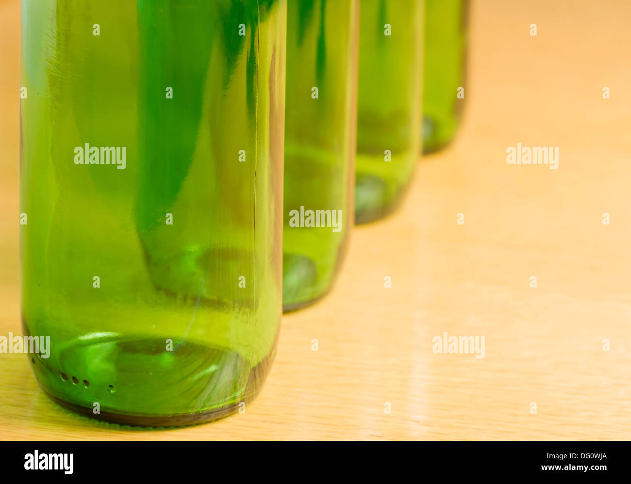 Leere lagerflaschen -Fotos und -Bildmaterial in hoher Auflösung – Alamy