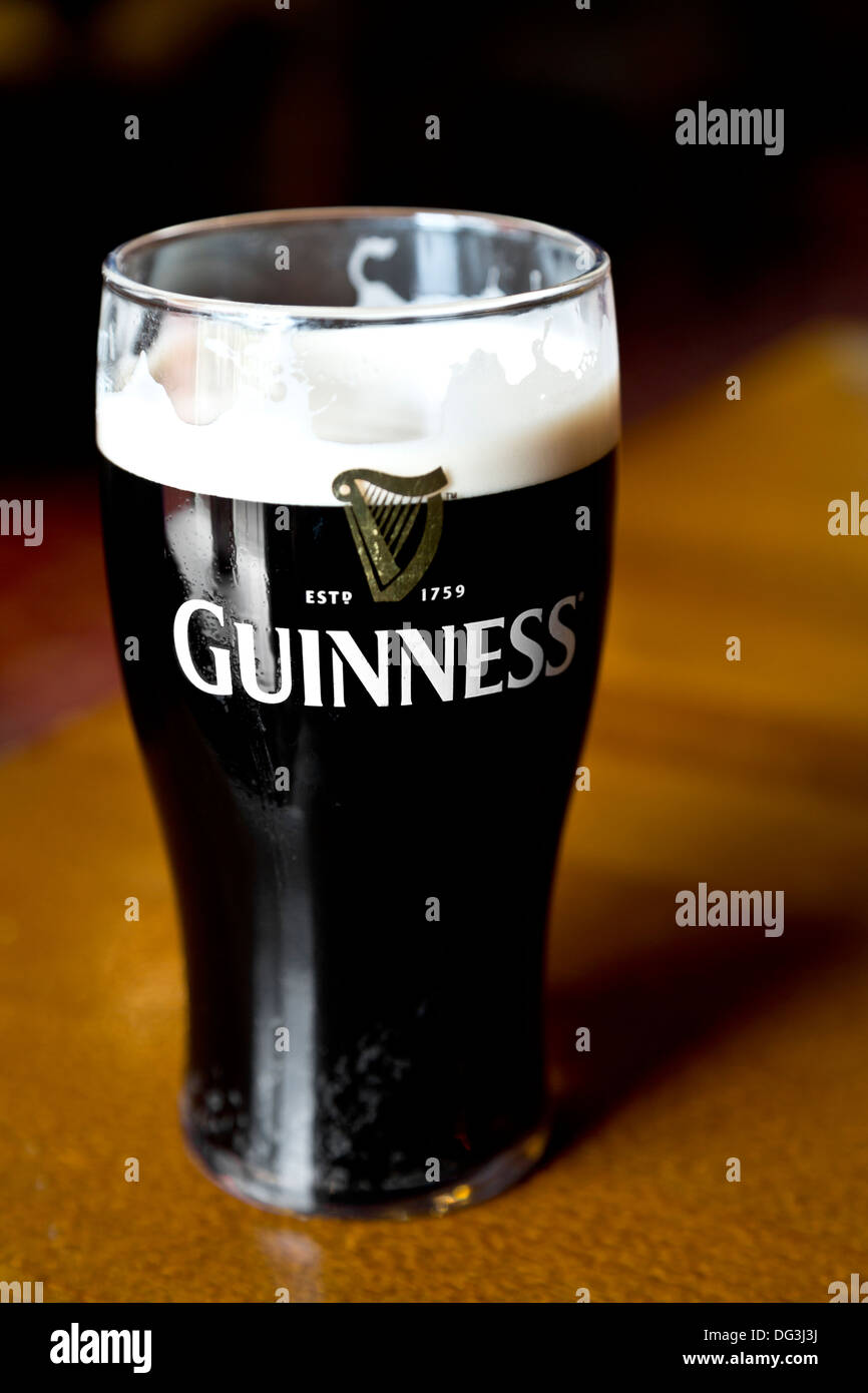 Pint guinness -Fotos und -Bildmaterial in hoher Auflösung – Alamy
