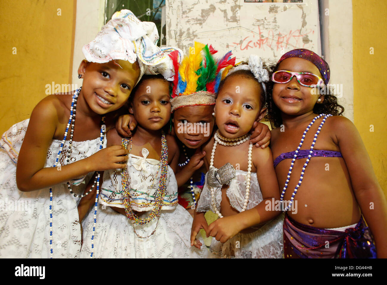 Kinder im Karneval von Salvador in Pelourinho, Bahia, Brasilien ... Kinder im Karneval von Salvador in Pelourinho, Bahia, Brasilien ...