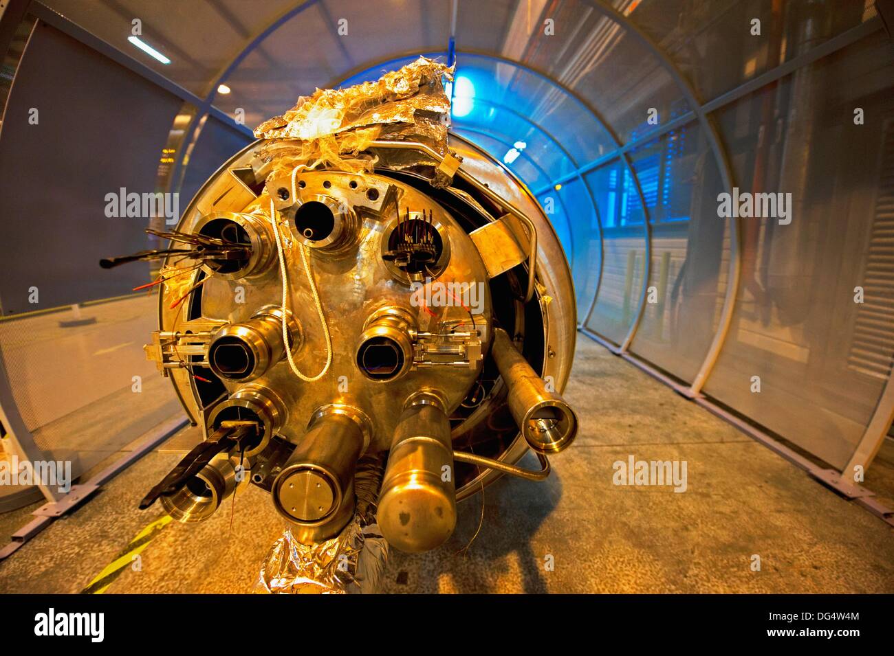 Large hadron collider cern tunnel -Fotos und -Bildmaterial in hoher ...