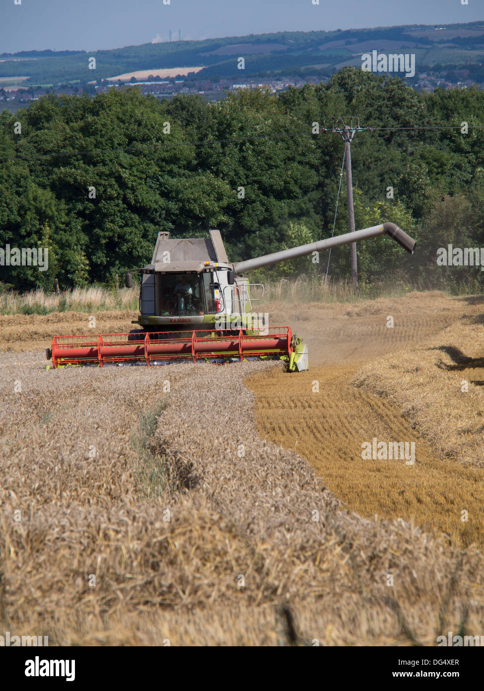 Traktor harvester federschnitt -Fotos und -Bildmaterial in hoher ...