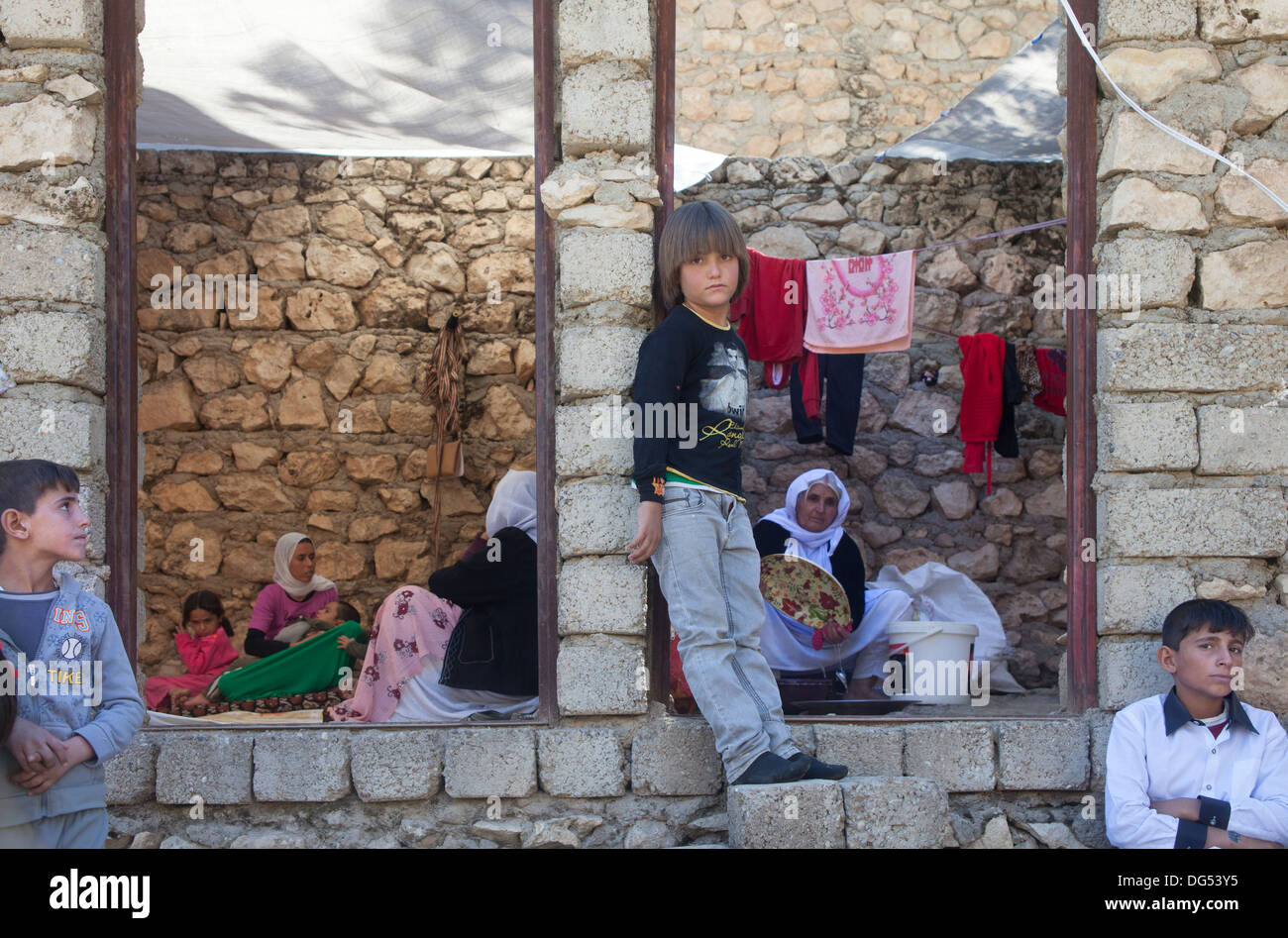 Monotheistisch, Yazidi Heilige Stadt im Nordirak - Yeziden-Familie in ...