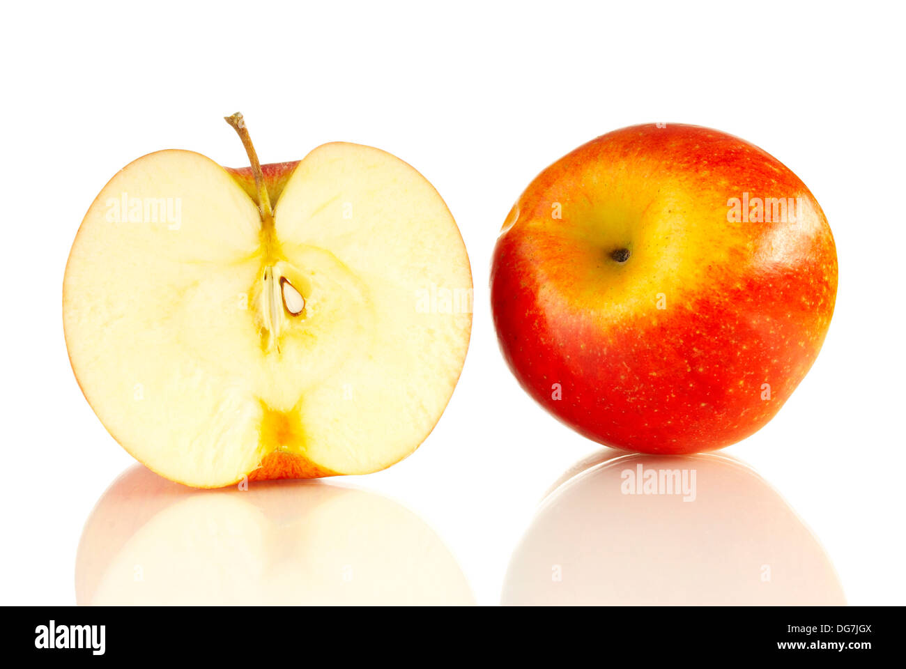 Einzelner roter apfel ausgeschnitten -Fotos und -Bildmaterial in hoher ...