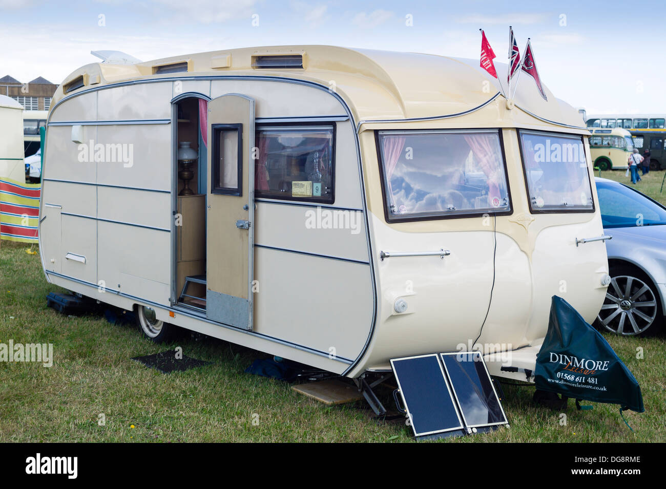Caravan holiday 1960s -Fotos und -Bildmaterial in hoher Auflösung – Alamy