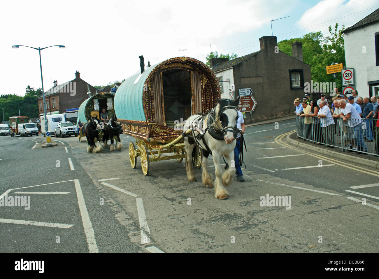 Pferd und wagen ziehen -Fotos und -Bildmaterial in hoher Auflösung – Alamy