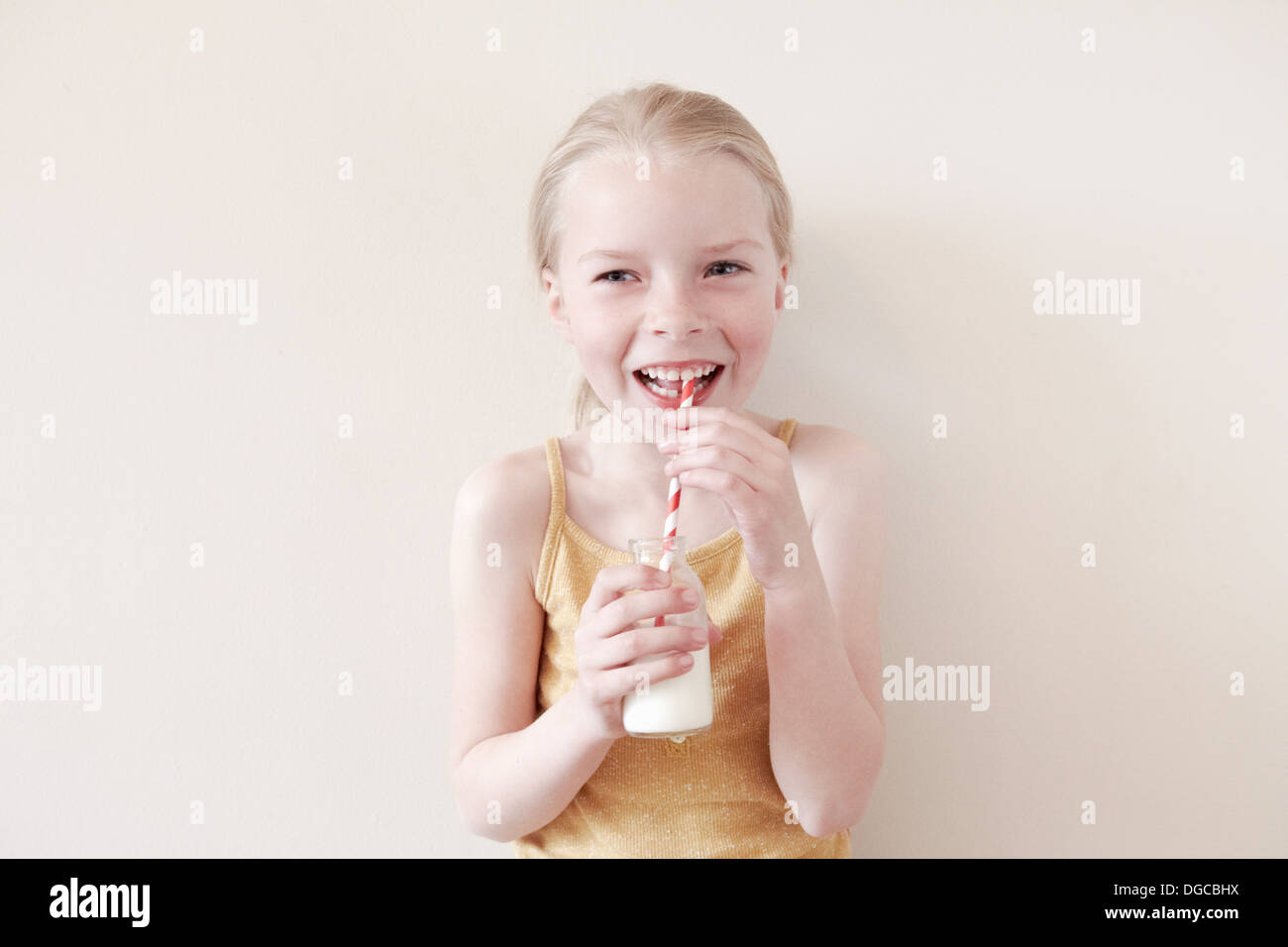 Milch jung -Fotos und -Bildmaterial in hoher Auflösung – Alamy