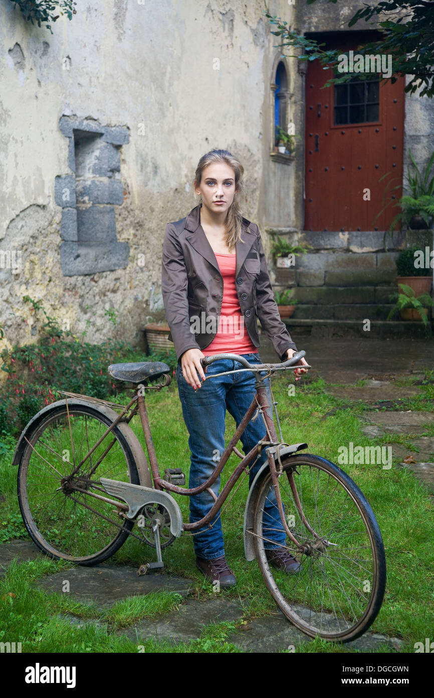 Mädchen 17 jahre alt -Fotos und -Bildmaterial in hoher Auflösung – Alamy