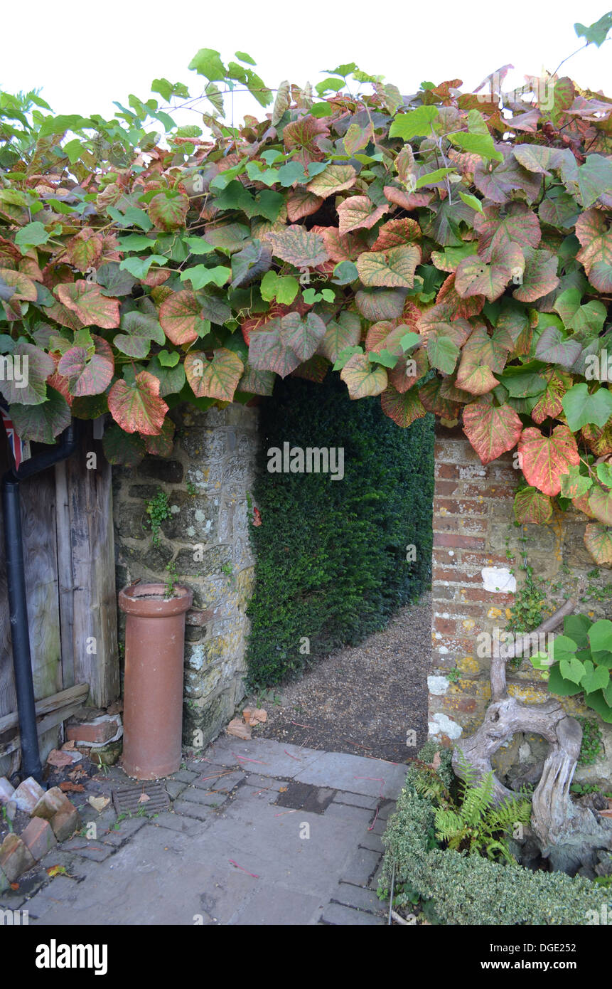 Geheimer Gartenweg Stockfotos und -bilder Kaufen - Alamy