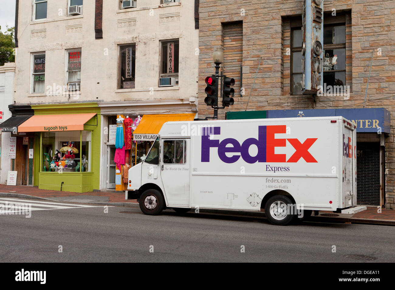 Fed ex lieferwagen -Fotos und -Bildmaterial in hoher Auflösung – Alamy