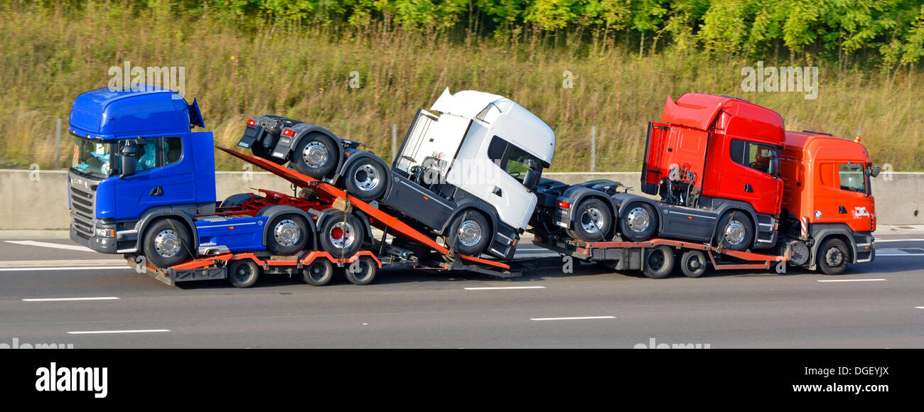 Neue rot weiß und blau LKW Lkw-Zugmaschinen auf Spezialist Tieflader ...