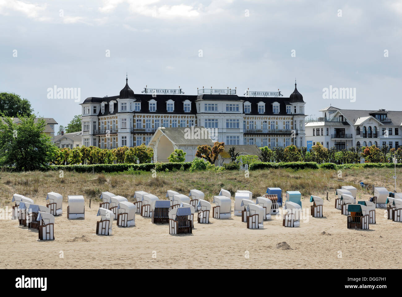 Blick vom Pier zum Strand und Hotel Ahlbecker Hof, Seebad Ahlbeck ...