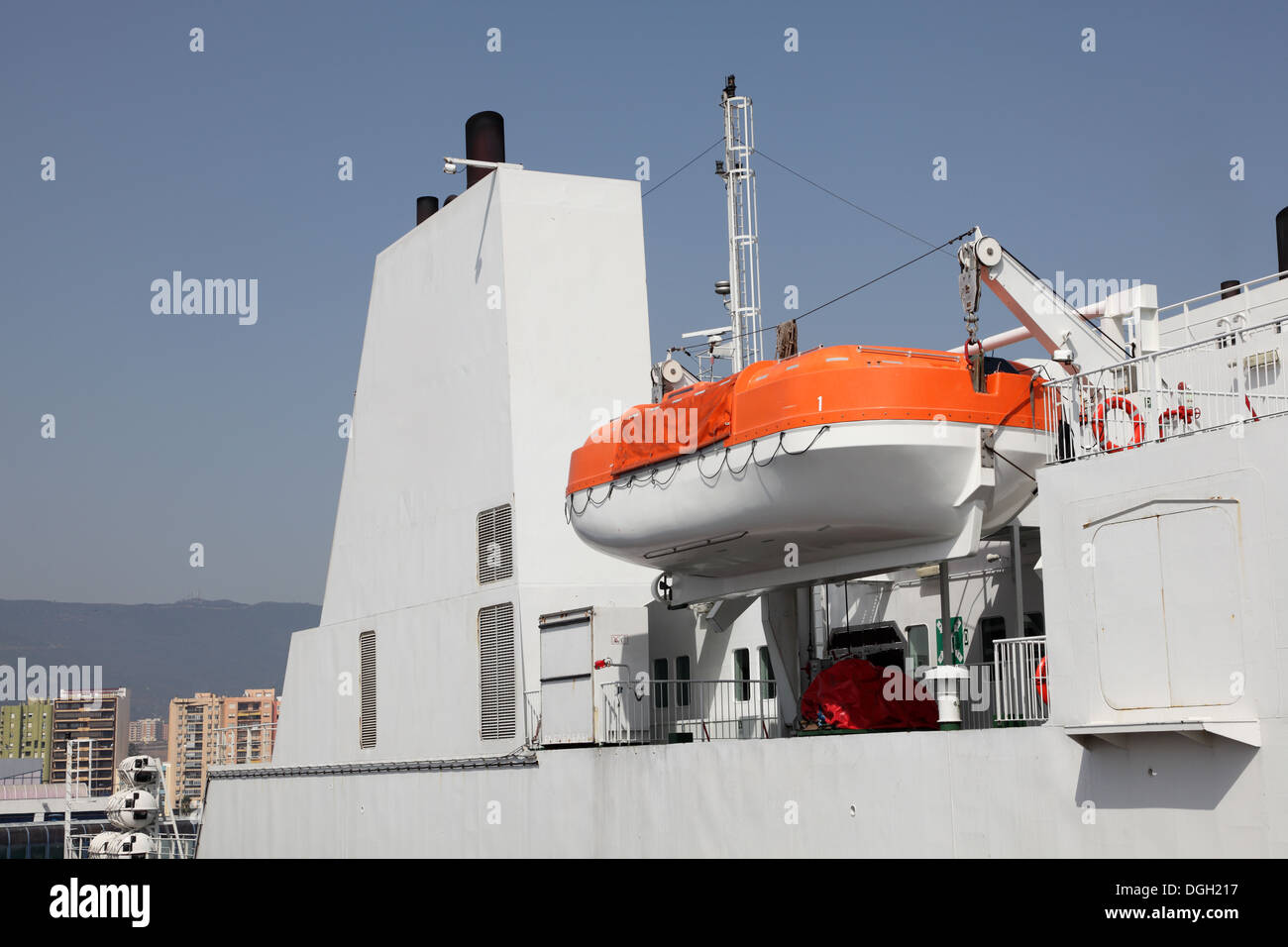 Rettungsboot auf einem schiff -Fotos und -Bildmaterial in hoher ...