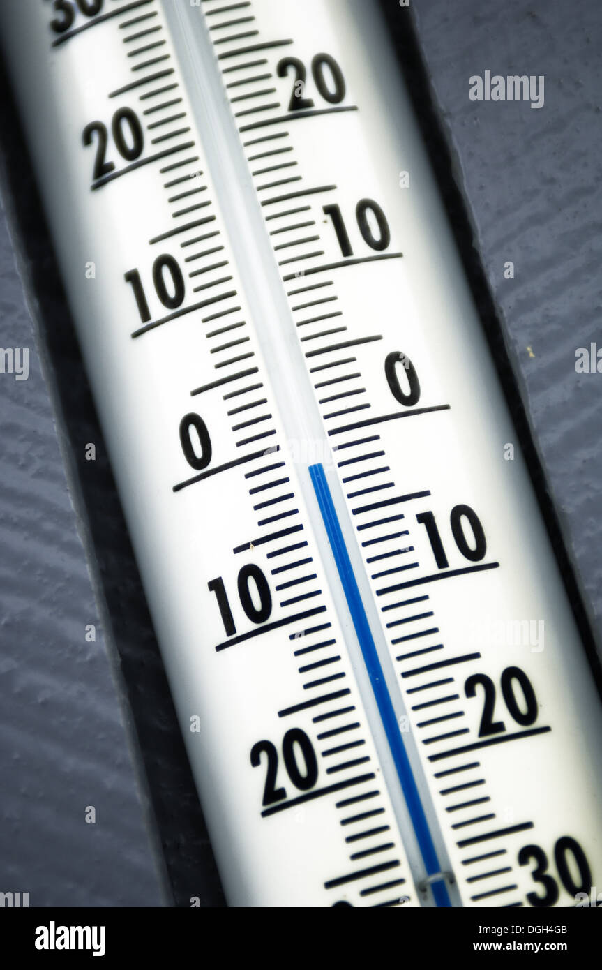Thermometer,-2 Grad Celsius Stockfotografie - Alamy
