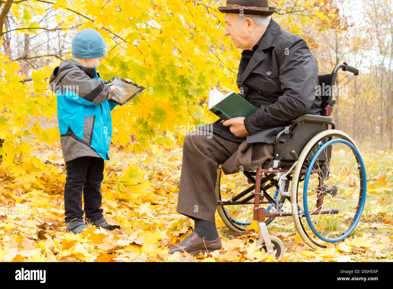 Beinamputiert junge -Fotos und -Bildmaterial in hoher Auflösung – Alamy