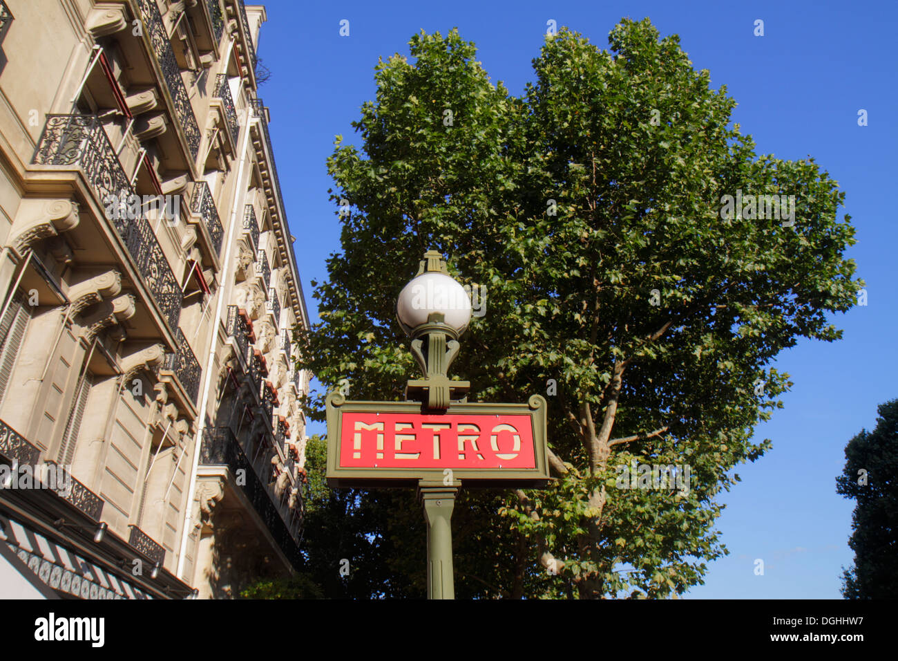 Frankreich u bahn zeichen in paris -Fotos und -Bildmaterial in hoher ...