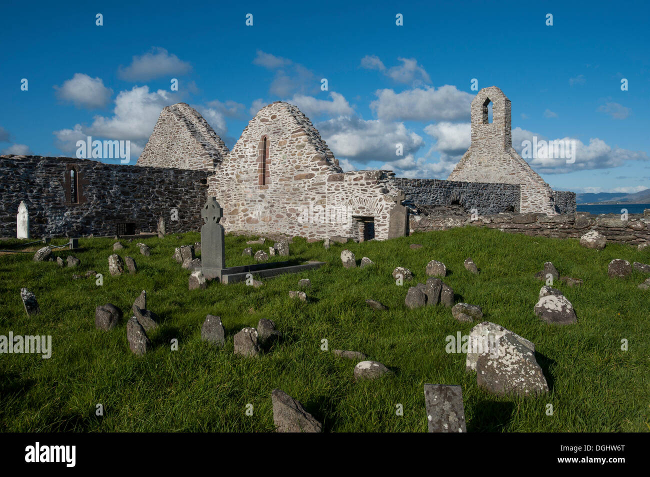Ruinen der Ballinskelligs Priory, Ring of Kerry, Ballinskelligs, County ...