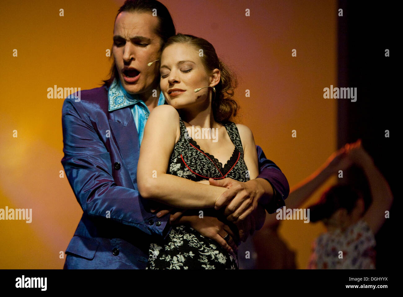 Evita - das Musical von Andrew Lloyd Webber und Tim Rice mit Raymondo ...