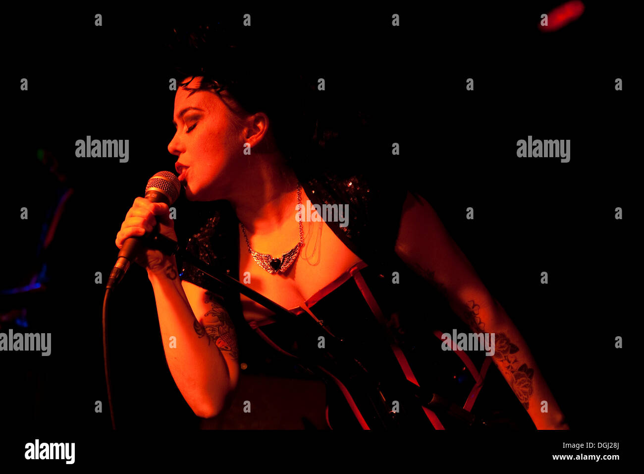 Colleen Duffy, Sängerin und Frontfrau der US-Rockabilly-Band Devil Doll ...