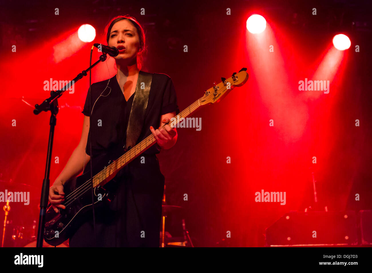 Weiblicher indie rock -Fotos und -Bildmaterial in hoher Auflösung – Alamy