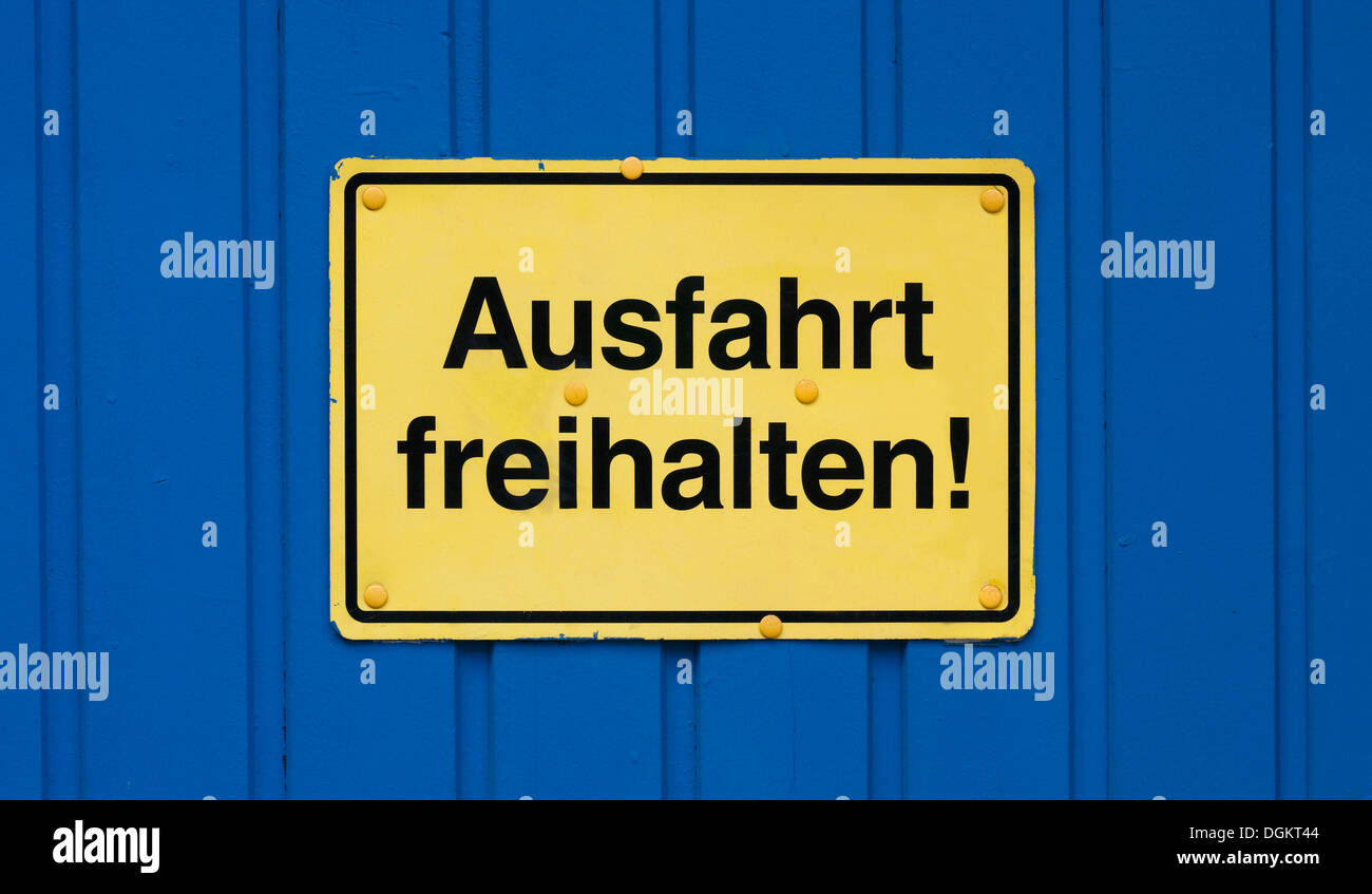 Zeichen ausfahrt freihalten -Fotos und -Bildmaterial in hoher Auflösung ...