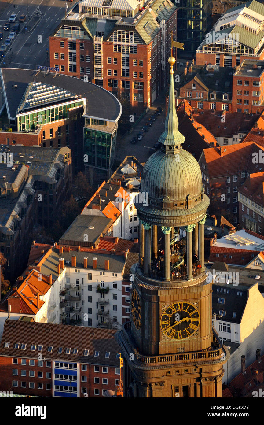 Turm der St.-Michaelis-Kirche, bekannt als Michel, Hamburg, Deutschland ...