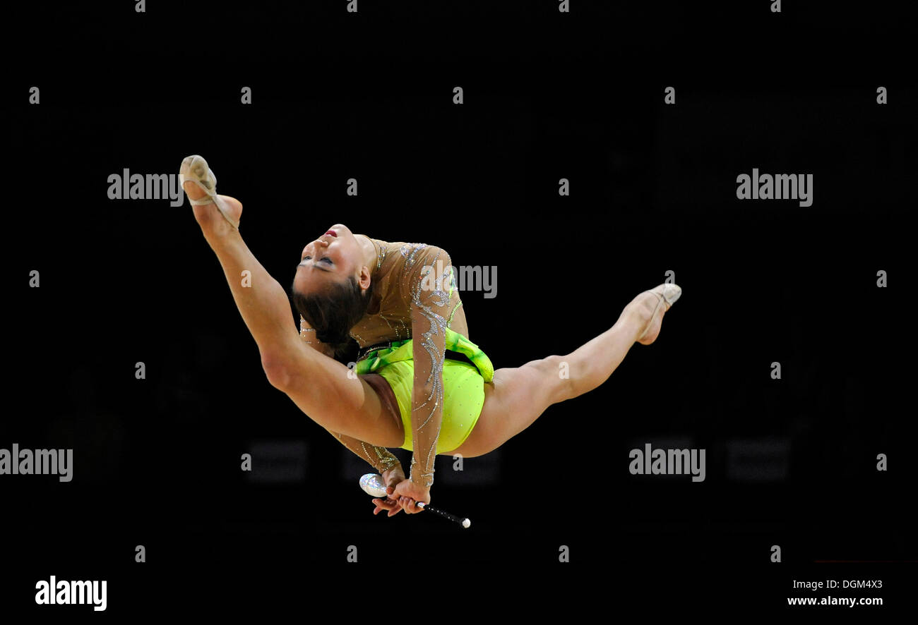 Aliya Garayeva, AZE, mit Clubs, rhythmische Gymnastik, Grand Prix ...