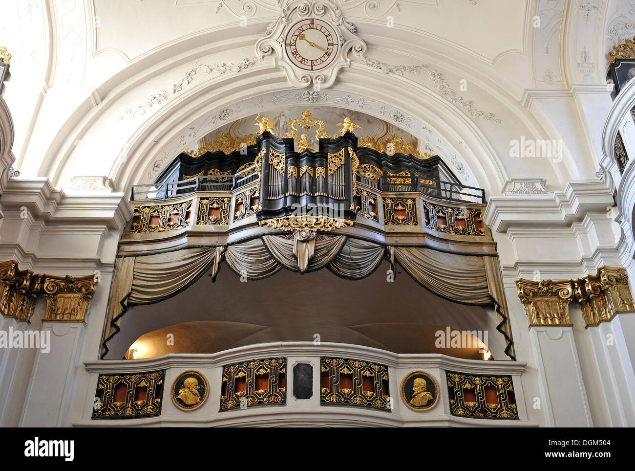 Organ church old ornate -Fotos und -Bildmaterial in hoher Auflösung – Alamy
