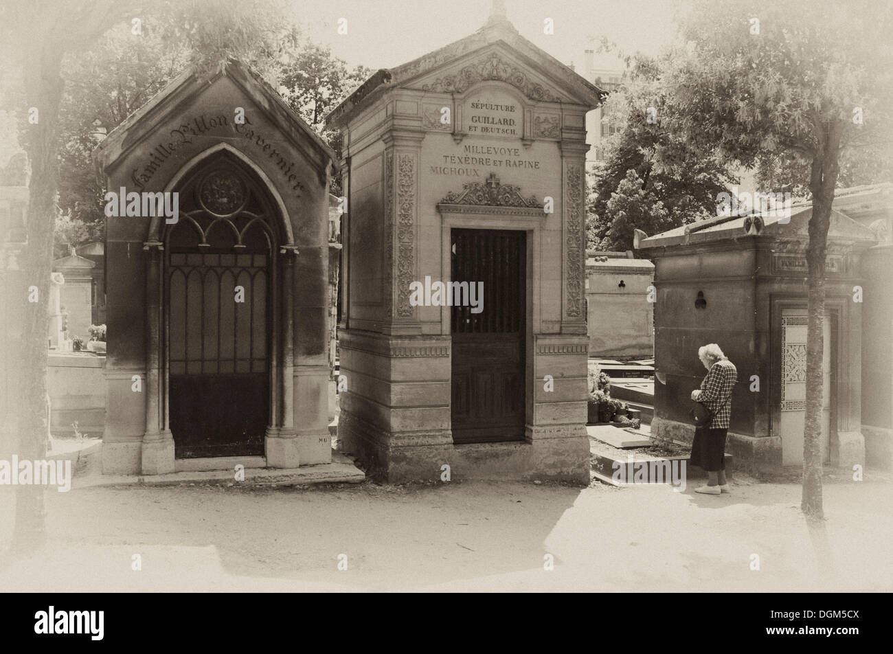 Trauernde frauen -Fotos und -Bildmaterial in hoher Auflösung – Alamy