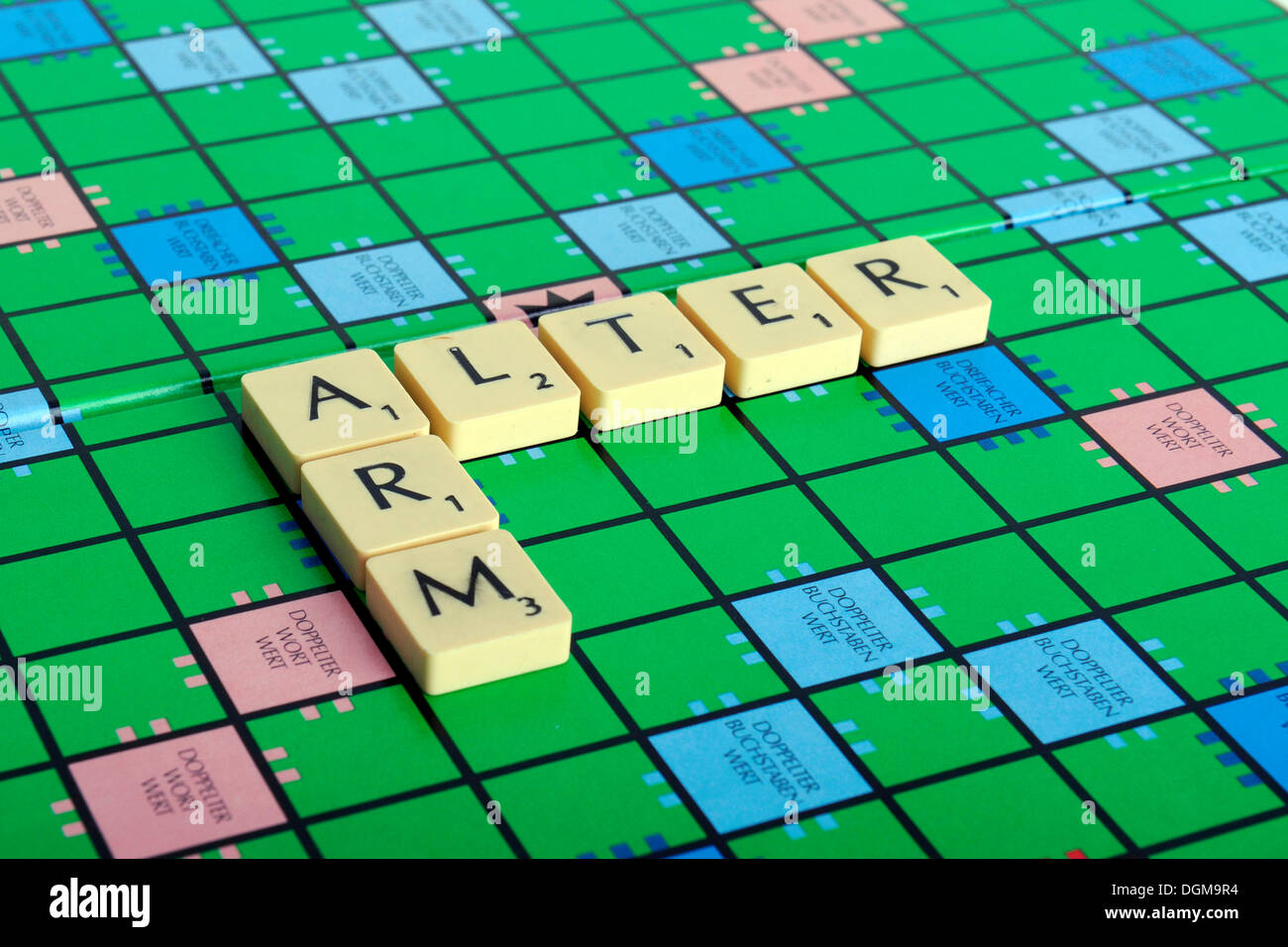 Scrabble board german -Fotos und -Bildmaterial in hoher Auflösung – Alamy
