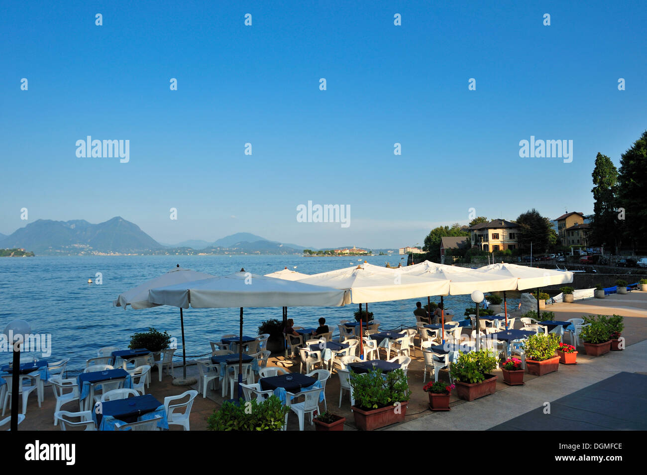 Ufergegend am baveno see maggiore -Fotos und -Bildmaterial in hoher ...