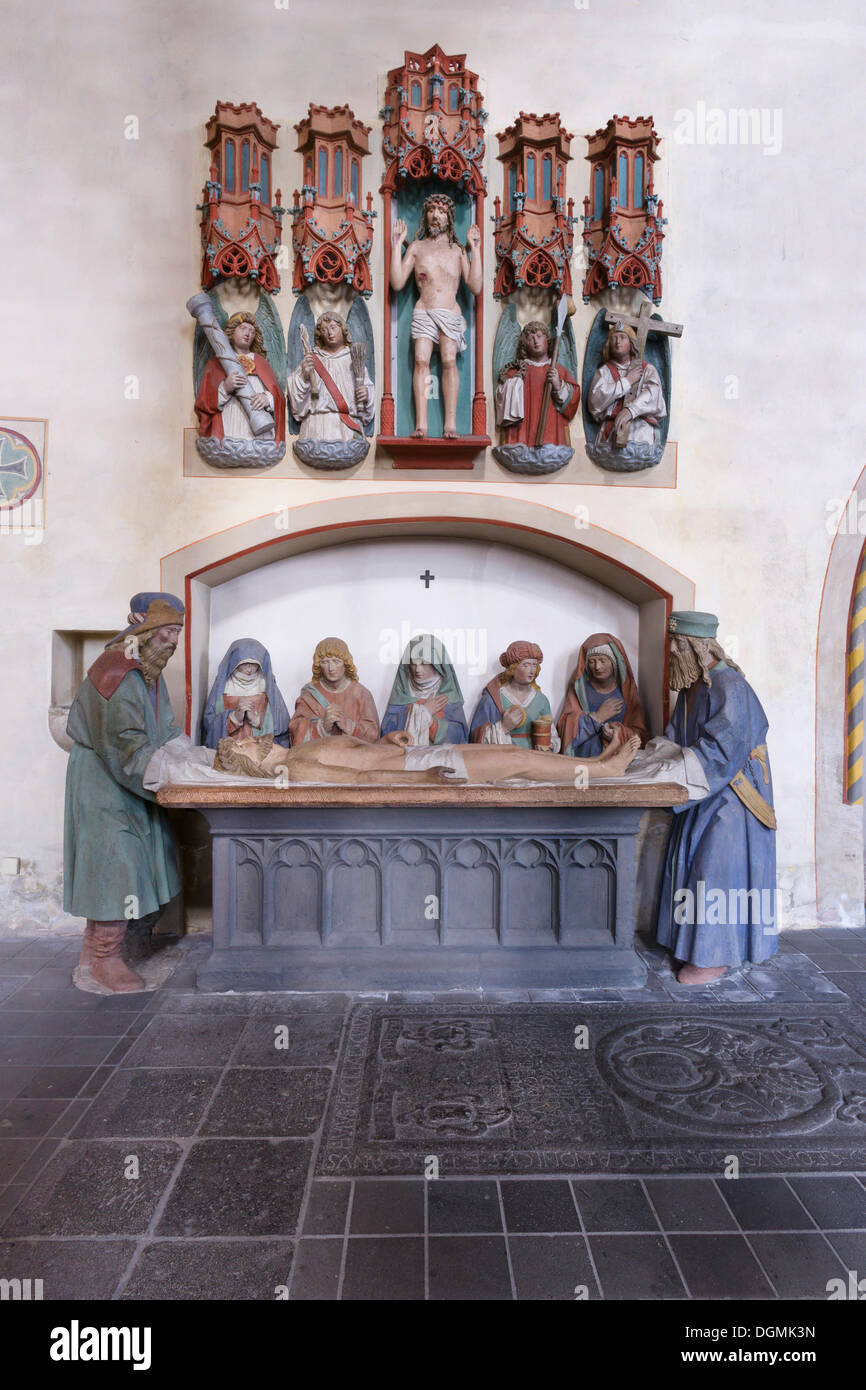 Heiliges Grab, Darstellung der Grablegung Christi, um 1500, mit sieben kleinen Tuff Statuen und ...