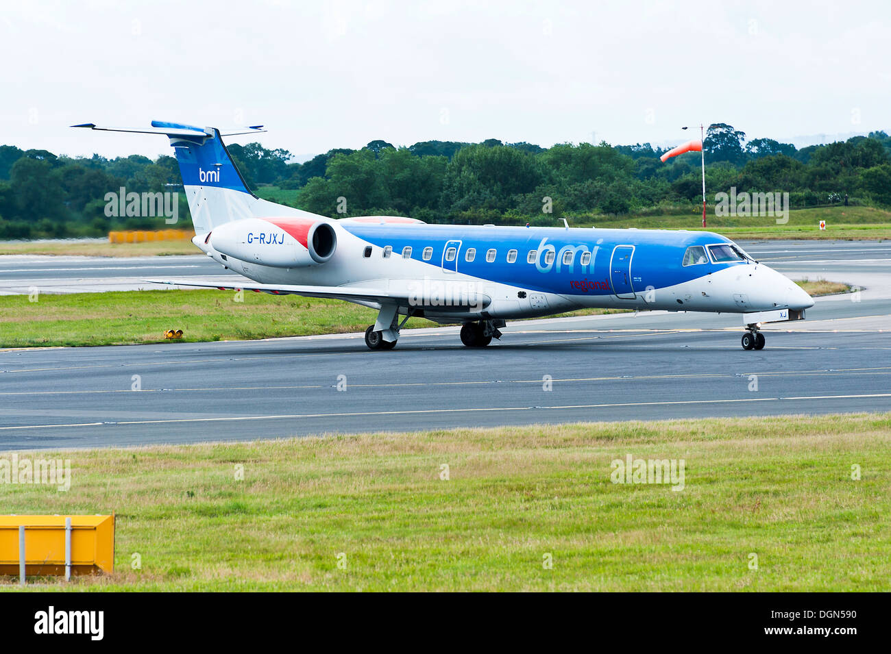 Embraer rj135 jet aircraft -Fotos und -Bildmaterial in hoher Auflösung ...