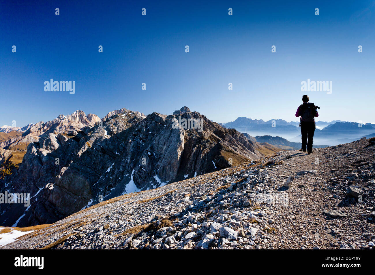 Wanderer beim Aufstieg auf die Bepi Zac Seil Weg in das San Pellegrino ...