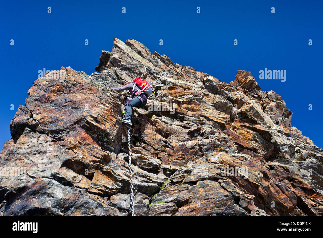 Bergsteiger beim Aufstieg des Schneebiger Nock Berges auf eine ...