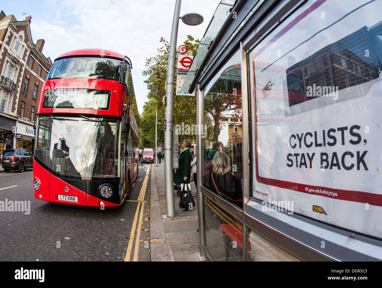 Boris roter bus -Fotos und -Bildmaterial in hoher Auflösung – Alamy