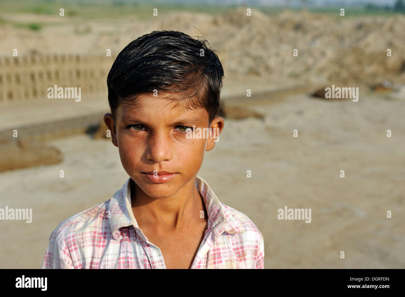 Pakistan boy portrait -Fotos und -Bildmaterial in hoher Auflösung – Alamy