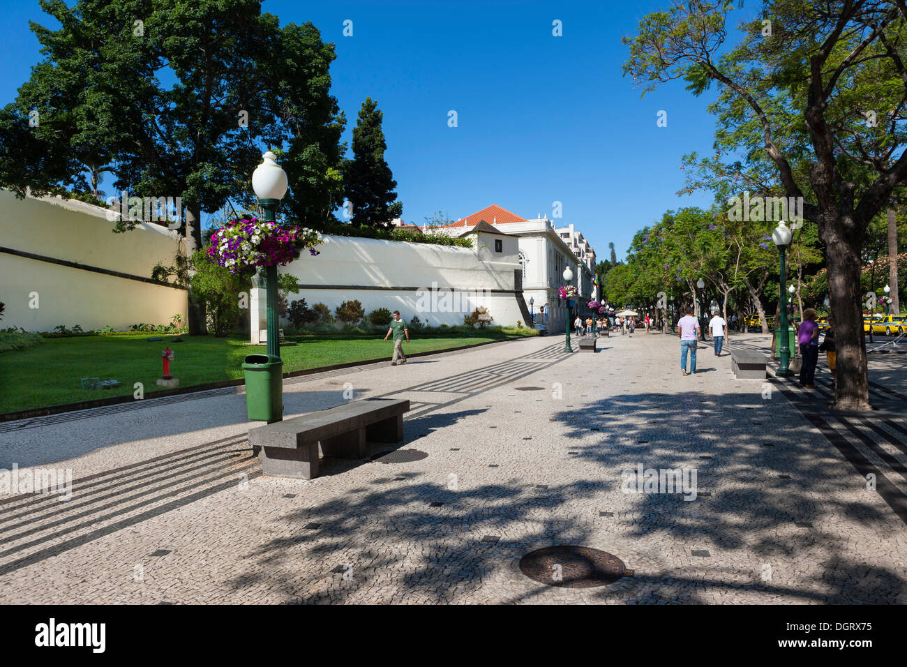 Strandpromenade Avenida Arriaga in der Altstadt von Funchal, Santa ...